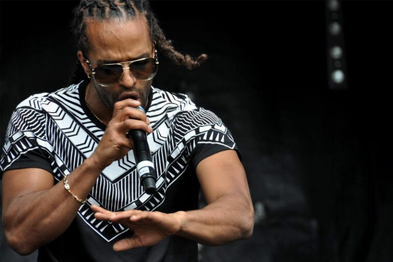 Blacko sort son second album solo, découvrez son parcours ! - Journal.re