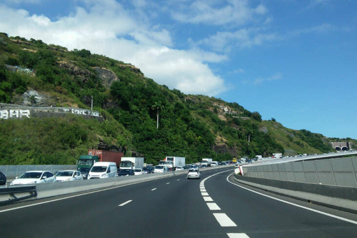 Les embouteillages sur la route deviennent une habitude - Journal.re