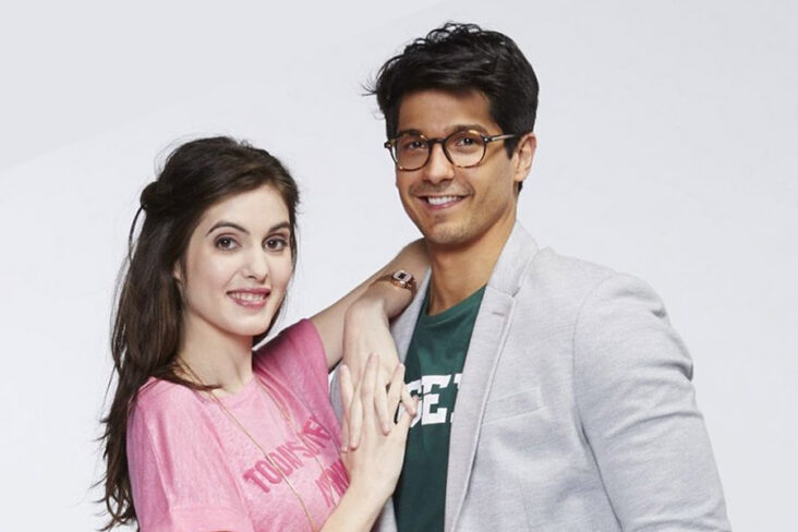 Le Réunionnais Vinnie Dargaud incarne Léo dans Scènes de ménages ...